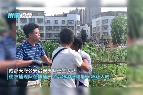 这一记 飞身”太飒！成都便衣民警一记飞身夹颈摔制服嫌疑人！便衣成都制服