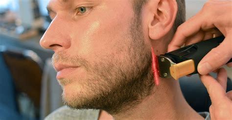 Beard Neckline Trimmed In Steps Philips
