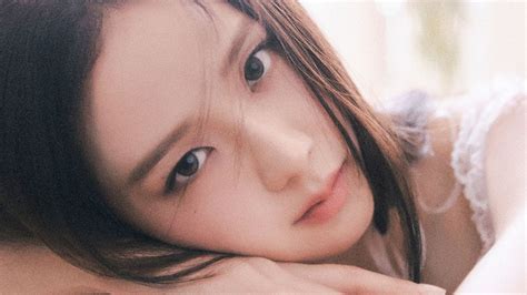Jisoo de BLACKPINK revela encantador póster de la letra de su single