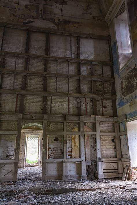 东正教教堂的内部 库存图片 图片 包括有 室内 修道院 使荒凉的 文化 有历史 拆毁 拱道 231199513