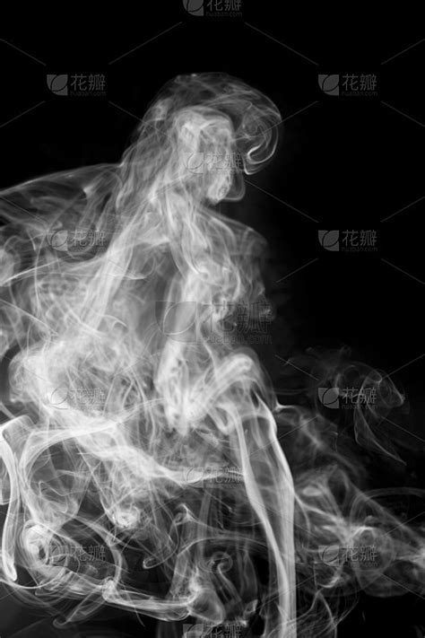 烟白色垂直画幅风形状无人怪异超自然香烟漩涡形