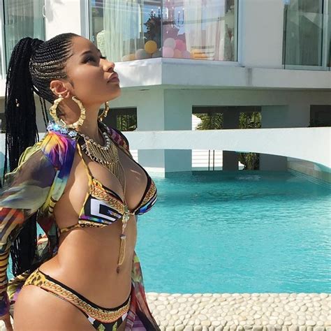 Nicki Minaj comemora anos em mansão de R milhões nas ilhas Turcas e Caicos