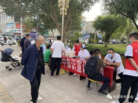 新疆克州人民医院在辖区内坚持开展“红手环志愿者服务团助边行”健康科普志愿活动澎湃号·政务澎湃新闻 The Paper