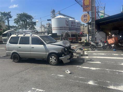 機車直行高速猛撞左轉廂型車 男騎士噴飛慘死！驚悚畫面曝光