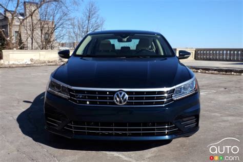 Review Of The 2018 Volkswagen Passat TSI R Line Car Reviews Auto123