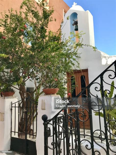 그리스 파로스 키클라데스 제도 파로스의 구시 가지에있는 작은 거리 0명에 대한 스톡 사진 및 기타 이미지 0명 개화기