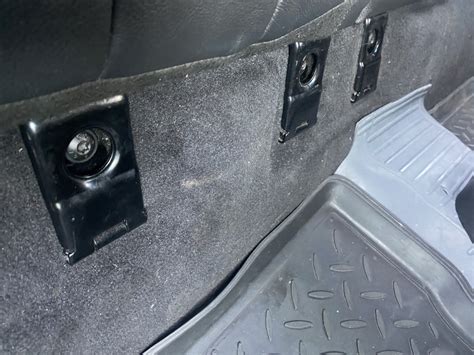 Заглушки заднего дивана — Land Rover Freelander 2 (L359), 2,2 л, 2007 ...
