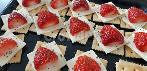 딸기 디저트 딸기카나페 핑거푸드 카나페 사진이미지일러스트캘리그라피 Helena작가