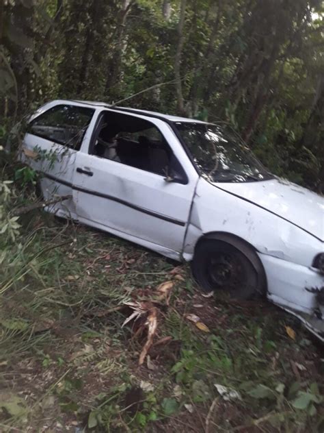 Dois Ficam Feridos Em Colisão Com árvore P1 News