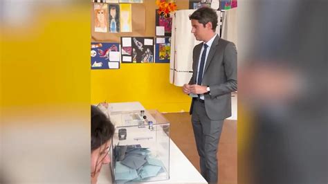 Gabriel Attal Vota En Las Elecciones Legislativas De Francia