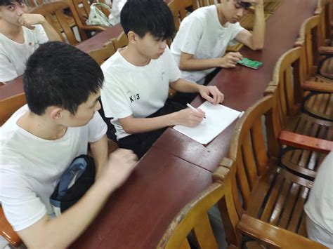 广东海洋大学数学与计算机学院信计1212“爱残助残，拥抱温暖”团日活动 哔哩哔哩