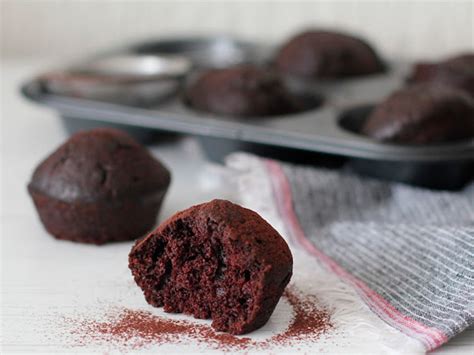 BOLINHO DE CHOCOLATE SEM LEITE E OVOS Camila Dutra