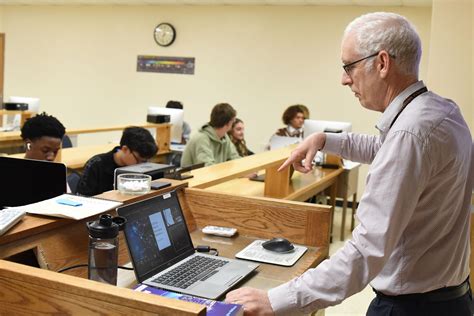 Gu Introduces Computer Information Systems Major December 01 2025