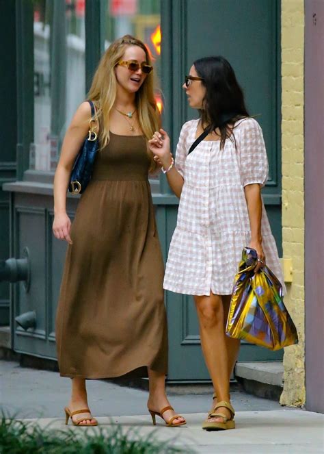 Jennifer Lawrence Braless After Pregnancy 12 Photos The Fappening