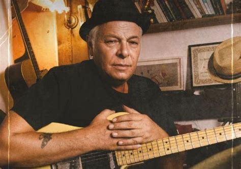 Enzo Gragnaniello Chi è Età Carriera Canzoni Moglie E Figli