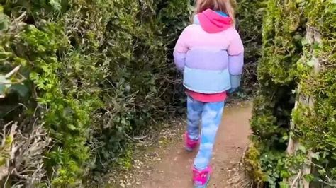 Мистер Макс и Мисс Кэйти попали в самыи большои в Мире лабиринт [Видео для детей] Смотреть