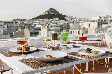 Πλήρως ανανεωμένα τα δύο εστιατόρια του New Hotel υποδέχονται το