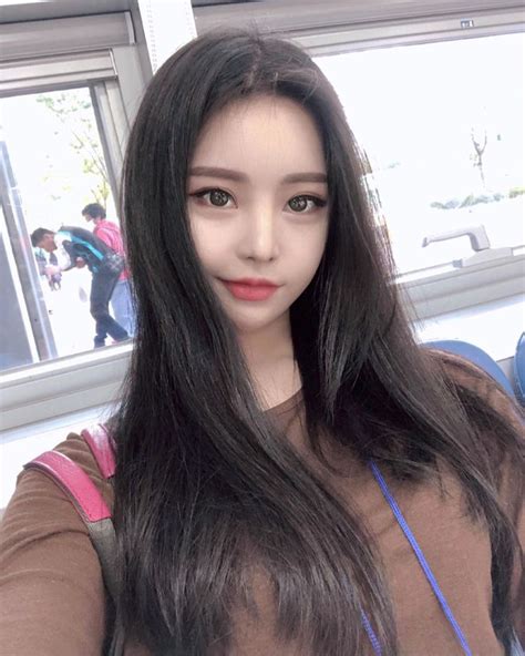 진희 On Instagram “날씨가 갈색🍂🧡 머리 하고 싶은데 20년째 흑발의 긴 생머리 슬슬 지겹🥰 할머니랑” In 2024