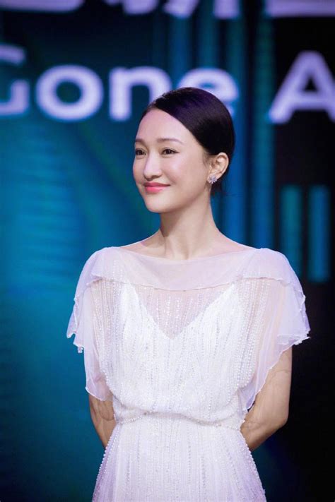 不為人知的周迅：18歲為藝術獻身做裸模，半裸畫像曾被賣184萬 每日頭條
