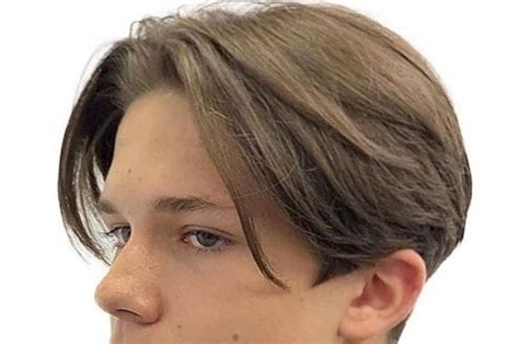 11 Model Rambut Pria Belah Tengah Pinhome
