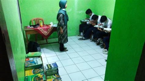 Lirik Dan Chord Gitar Lagu Guruku Tersayang Ciptaan Melly Goeslaw Lagu