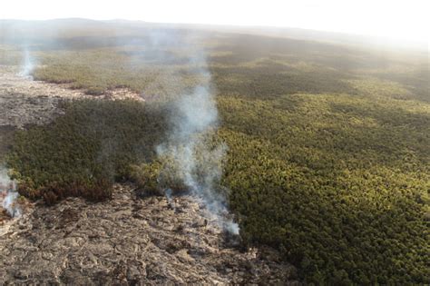 Kilauea 화산 빅 아일랜드 하와이 용암 필드의 공중 헬기 보기 검은색에 대한 스톡 사진 및 기타 이미지 검은색 경관