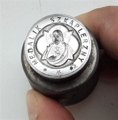 Raznice Panna Maria Ježíš Kristus odznak medailka svátostka Polsko Aukro