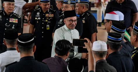 London Move Is Too Far Fetched Says Anwar New Straits Times