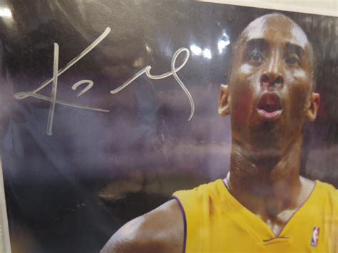Lot Kobe Bryant Signed 12x24