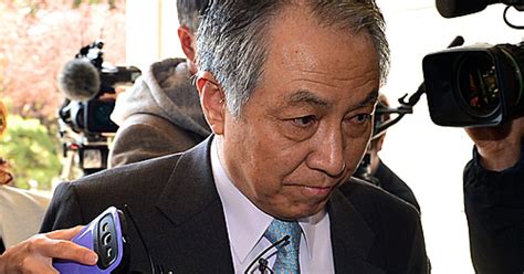 중앙지검 들어서는 강덕수 전 Stx그룹 회장