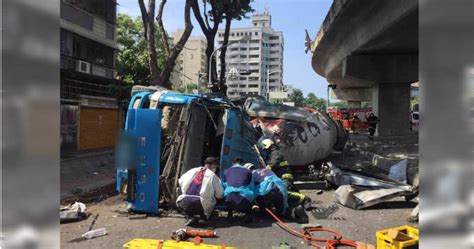 驚悚！水泥預拌車衝出高架橋 祖孫騎車行經慘被波及 社會 Ctwant