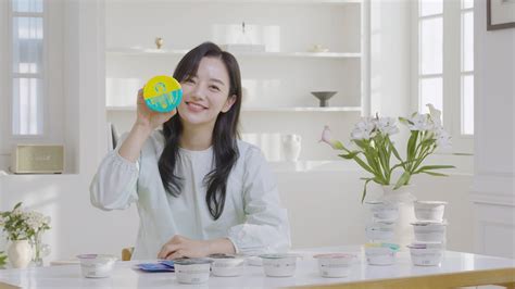 루이셀 이지컵팩 제품홍보영상 모델의 제품 체험설명형 인터뷰 비드폴리오 Vidfolio