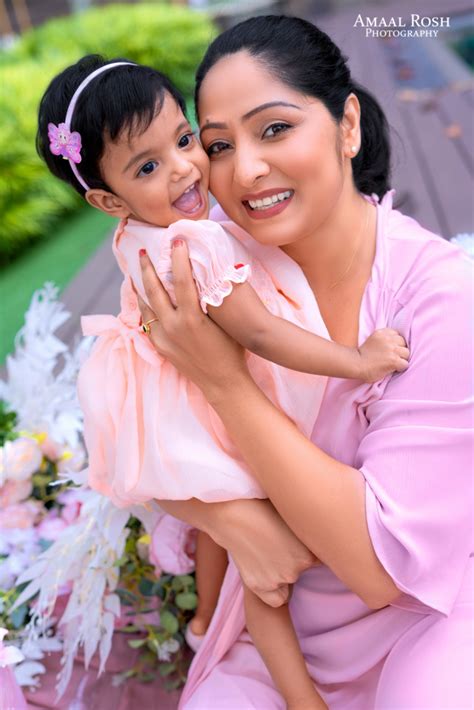 උදයන්ති කුලතුංගගේ දියණියගේ පළමු උපන්දිනය සැමරුවේ මෙහෙමයි Photos