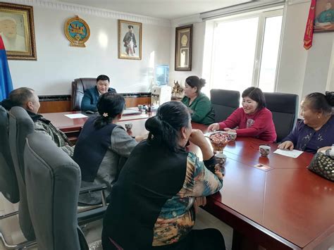 Бугат сумын ИТХ ын дарга Н Отгонбаатар түрээлэгч нартай уулзалт зохион байгууллаа