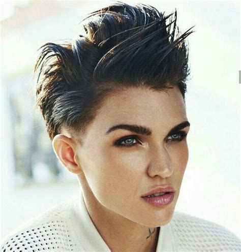Pin By Neva On Hollywood Ladies Ruby Rose Hair Celebrity Short Hair