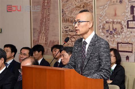 교문위 국감장에서 화제가 된 역사교과서 진상조사위원회 팀장 헤어스타일 에듀포토