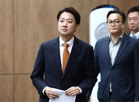 ①승리 가능성 ②지지율 부진 역대 대선 단일화 방정식 해법은