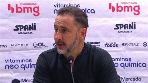 Vítor Pereira sai em defesa de Fagner no Corinthians Tem caráter