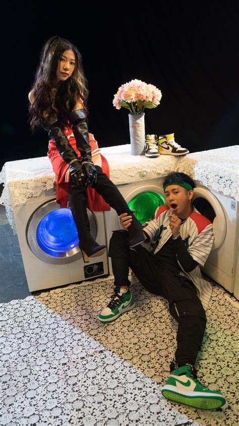 Xesi kết hợp với Ricky Star kể chuyện tình đơn phương trong ca khúc
