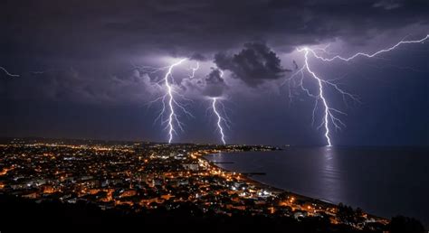 ¿cómo Se Forman Los Rayos Relámpagos Y Truenos La Ciencia Detrás De