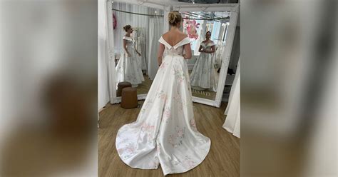 ‘one In A Million Iphone Photo Shows Three Versions Of The Same Woman