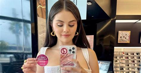 Selena Gomez Fuels Engagement Rumours As She Flaunts Ring In New Snap Daily Star