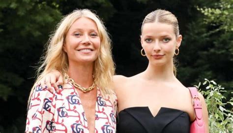 Gwyneth Paltrow Chris Martins Daughter Apple Appears At Debutante Ball
