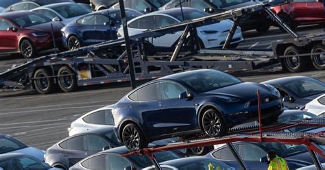 Tesla Misses Estimates For Quarterly Deliveries Shares Fall Rtsla