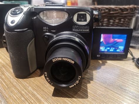 反鏡自拍 Nikon Coolpix 5000 復古電影感 Ccd 相機 Made In Japan 攝影器材 相機 Carousell