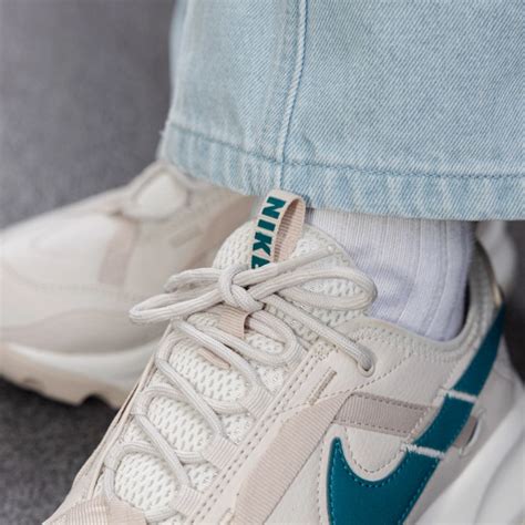 Nike Tc 7900 Light Orewood Brown Sanddrift Sail Geode Teal Sneaker