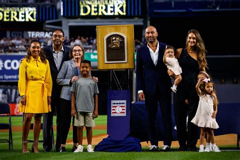 Derek Jeter Hints At New York Return During Hof Speech Pinstripes Nation