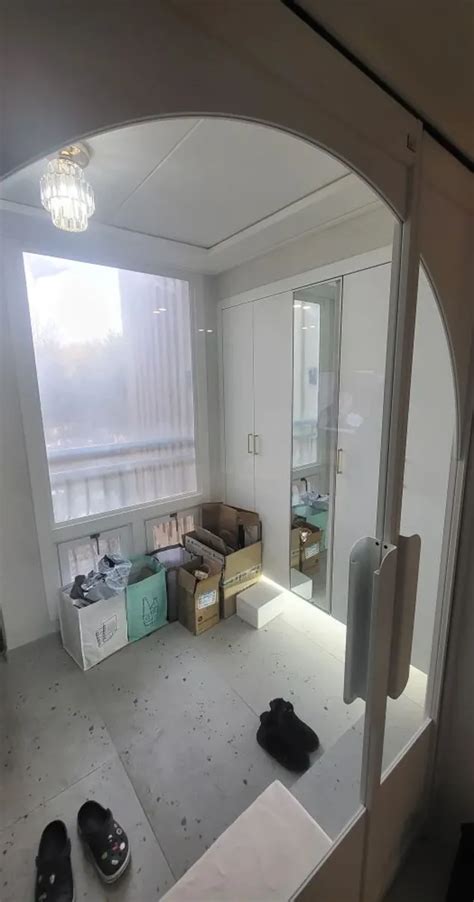 가격도 합리적이고 현관에 등이 안 나와 맡겼는데 죽은선도 다시 살려주시고 다음에 센서에도 문제가 있어 재방문까지 책임지고 해