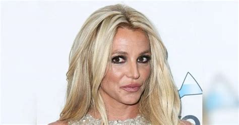 Britney Spears Declares She S Going Naked On The Beach All Day Photo