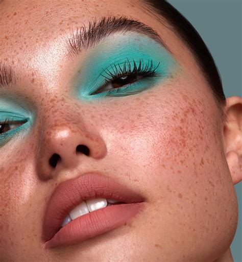 9 Cute Jokes About Kissing